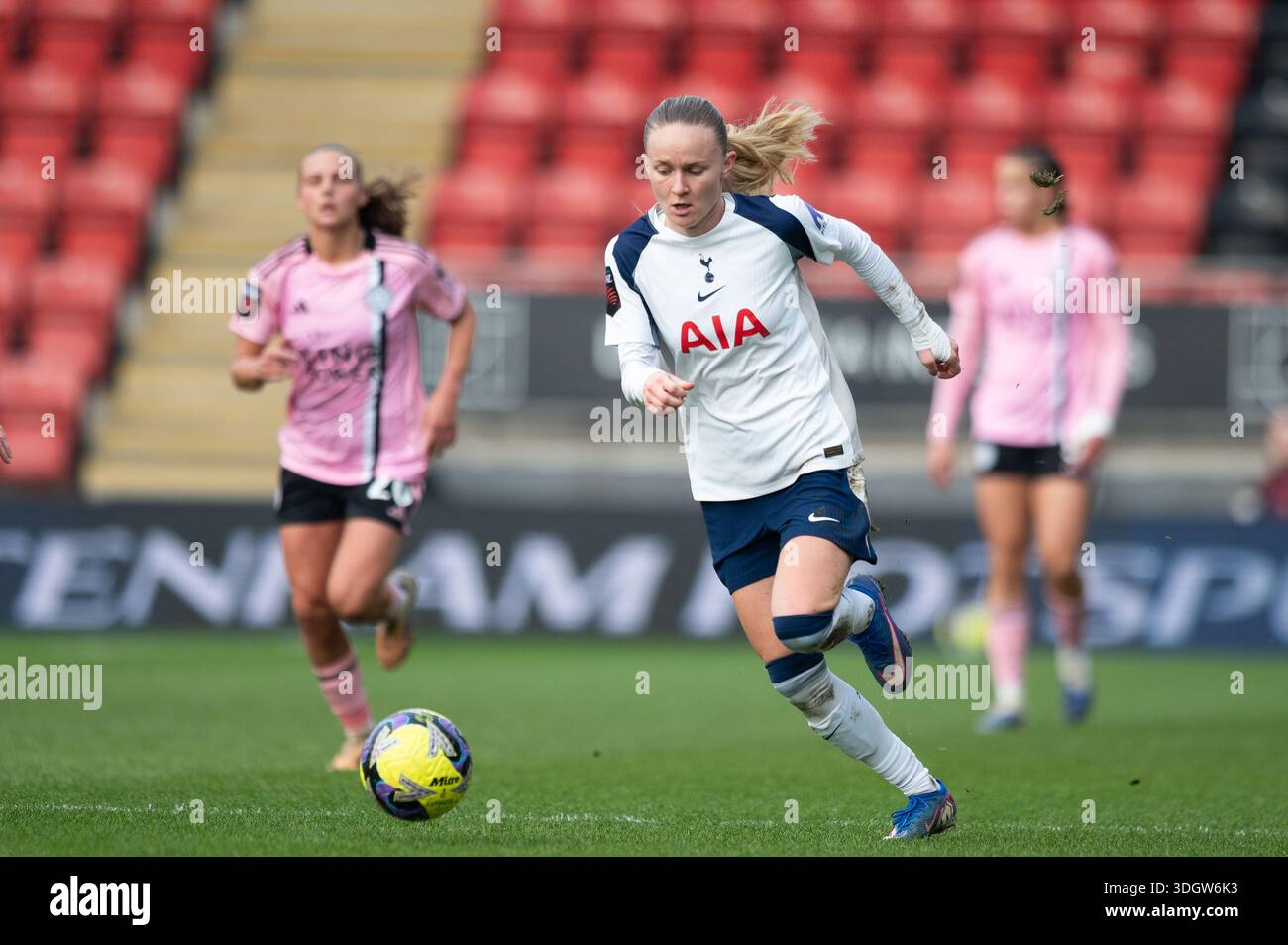 London, England. 18th Jan 2026. Tottenham Hotspur's Matilda Vinberg ...