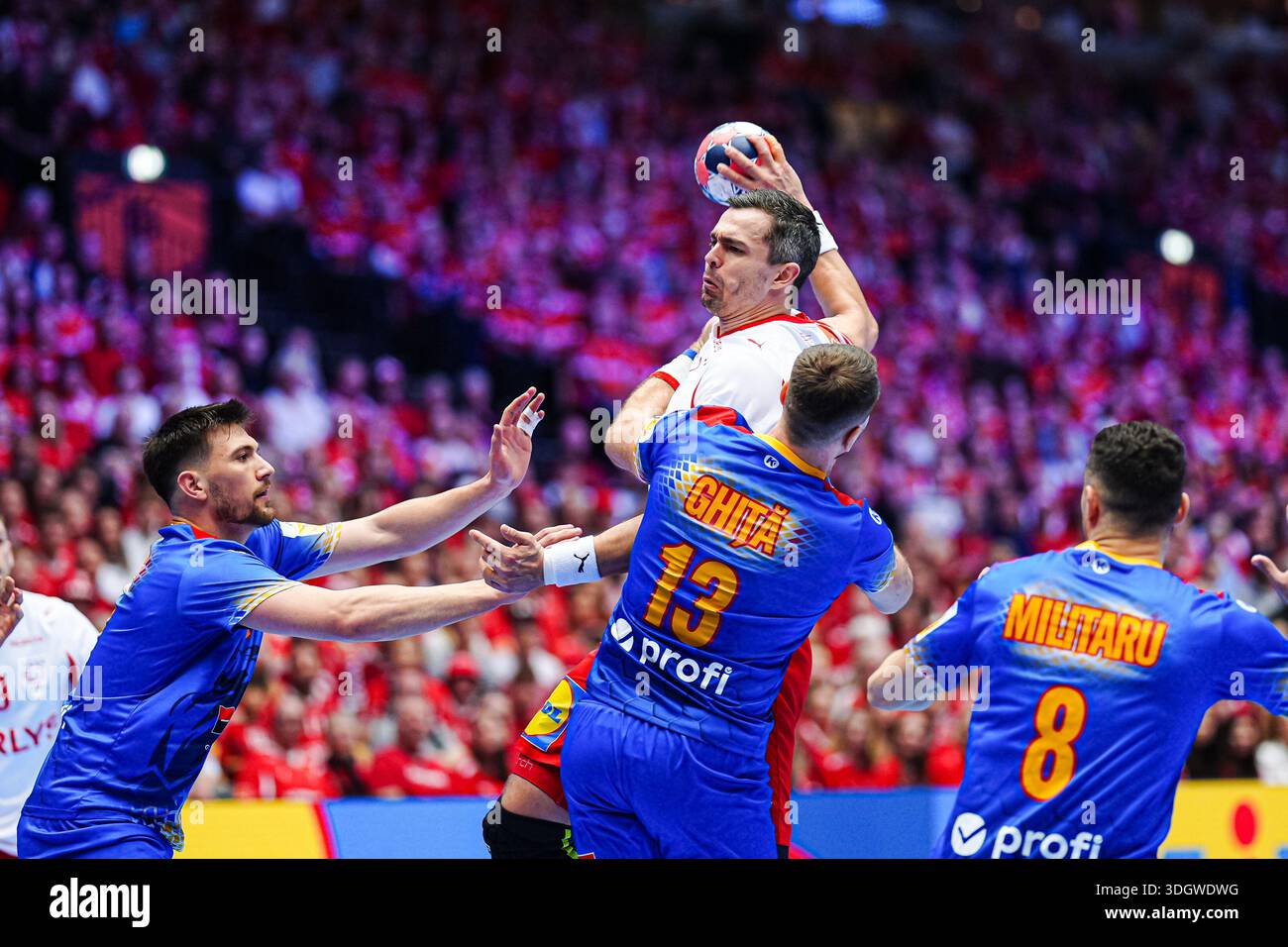 Wurf/Tor Rasmus Lauge (Daenemark, #11), Radu Ghita (Rumaenien, #13) DEN ...