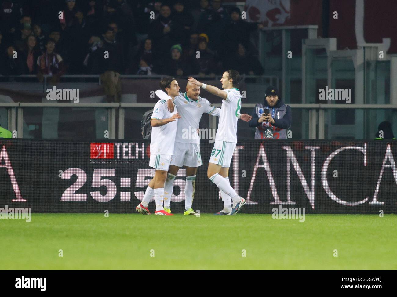 Donyell Malen of AS Roma celebrating with team mates after a goal ...