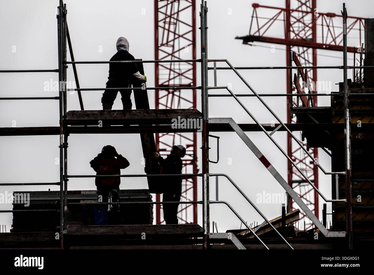Baustelle, Gerüstbauarbeiten an einem großen Bauprojekt, Wohnungen und ...