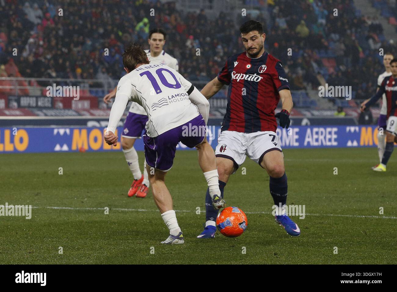 Albert Guomundsson of ACF Fiorentina battle for the ball with Riccardo ...