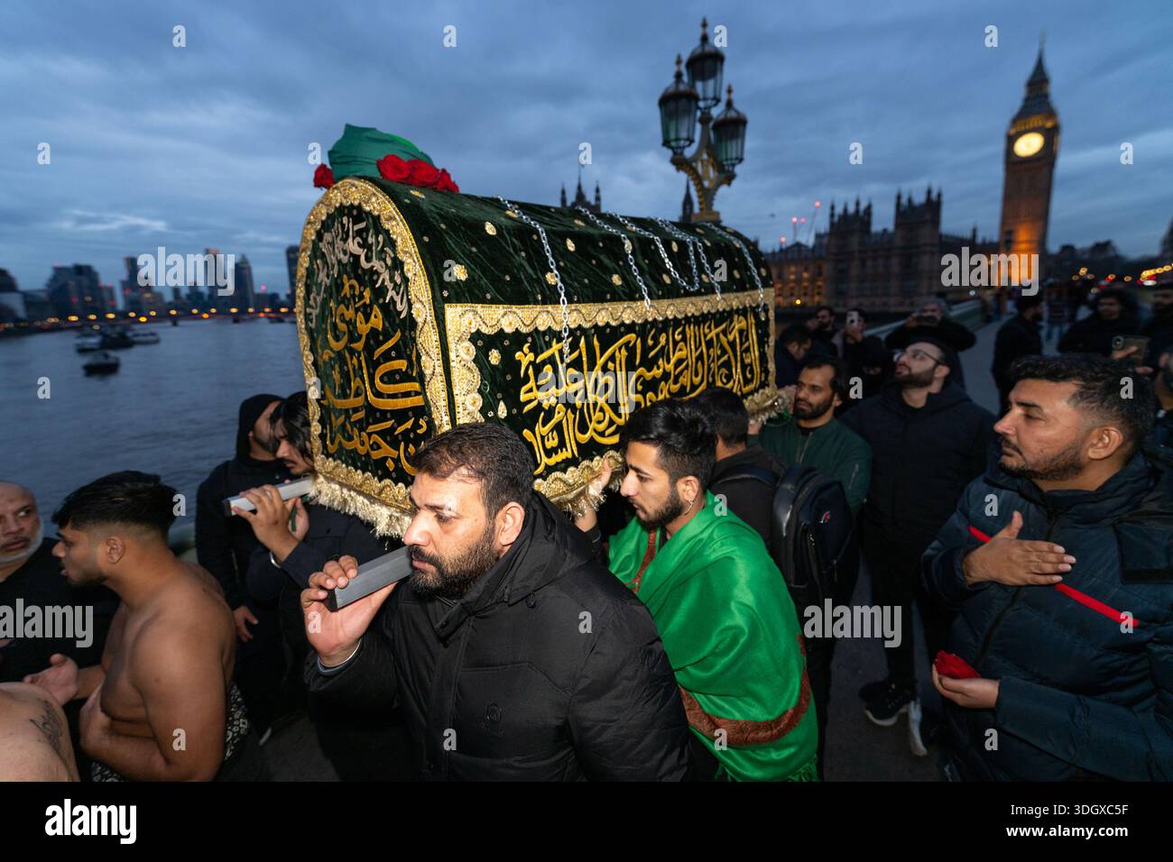 Worshippers seen carrying the coffin. Shia Muslims gathered at ...