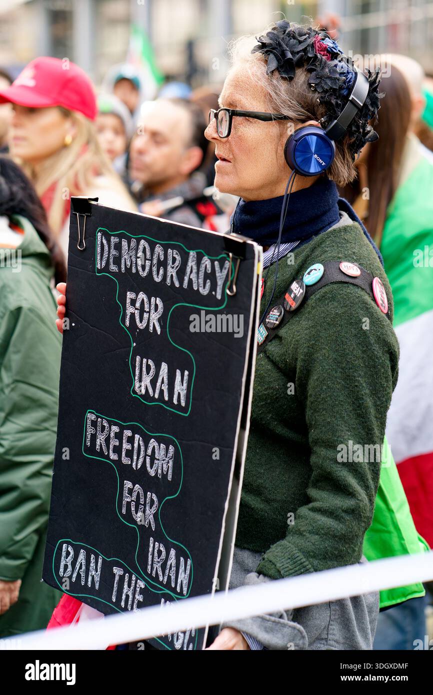 Burning images of irans leader 2026 hi-res stock photography and images ...