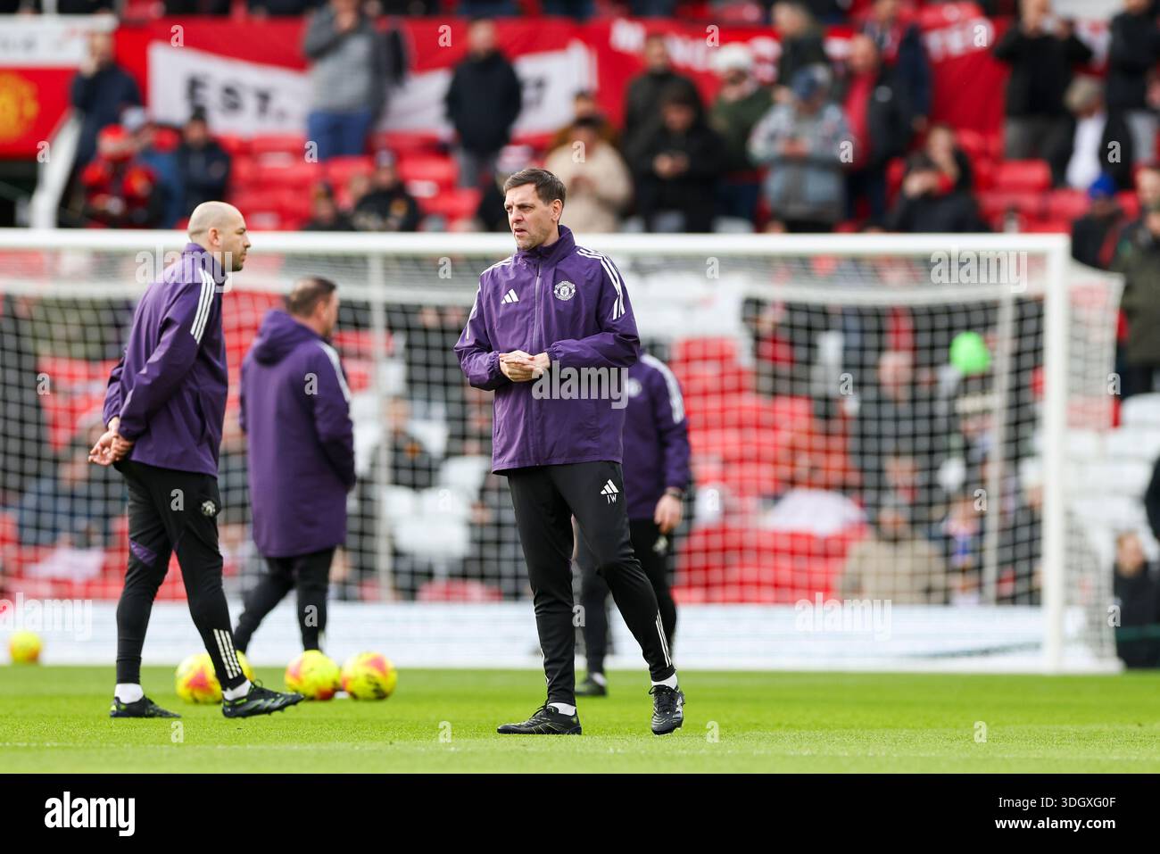 Manchester United Assistant Manager Jonathan Woodgate warm up during ...