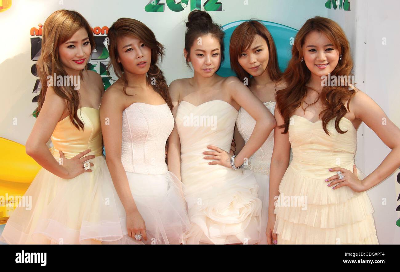 31 March 2012 - Los Angeles, California - The cast of Nickelodeon's ...