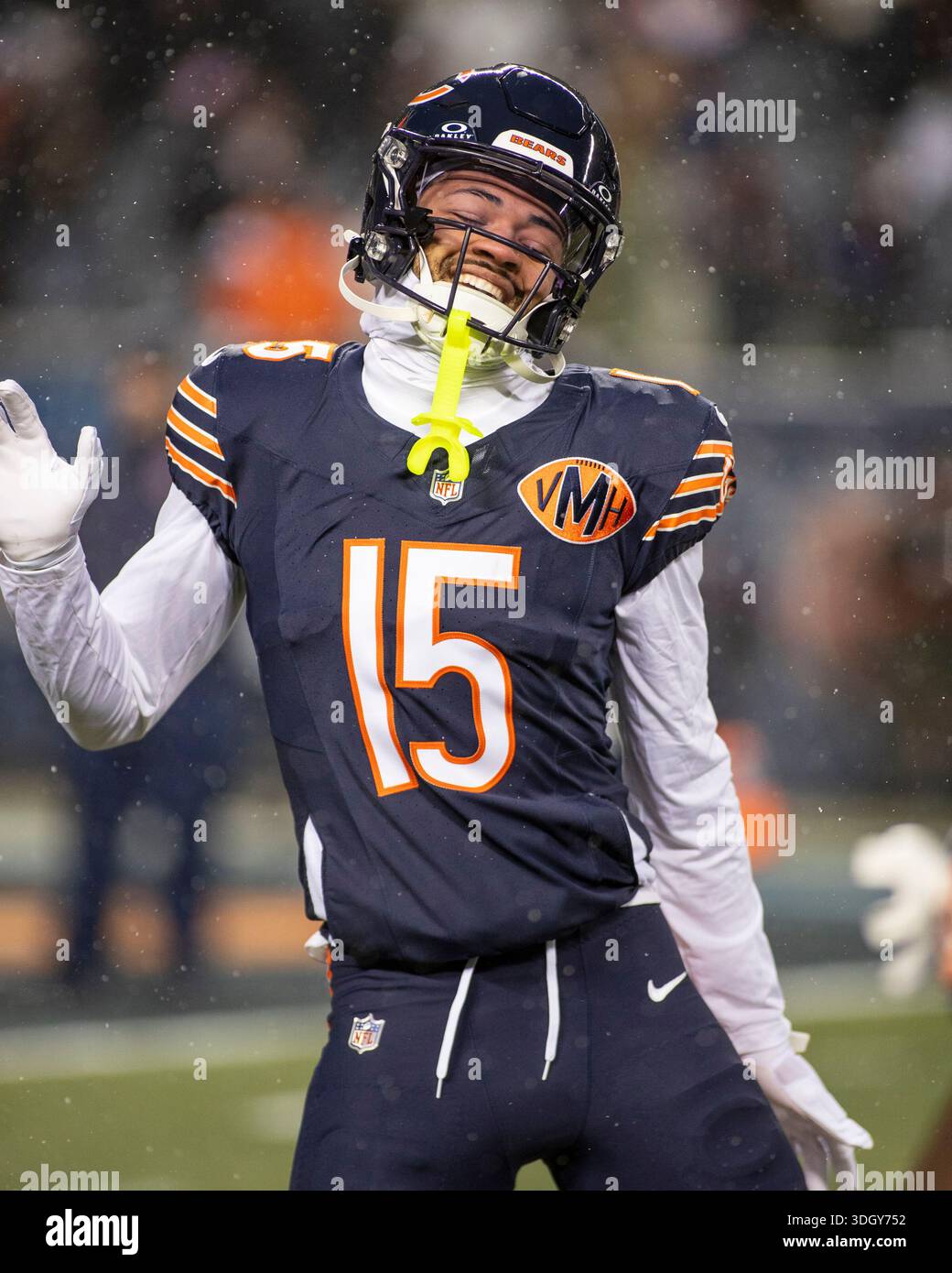 January 18, 2026: Chicago Bears Rome Odunze (15) warms up before the ...