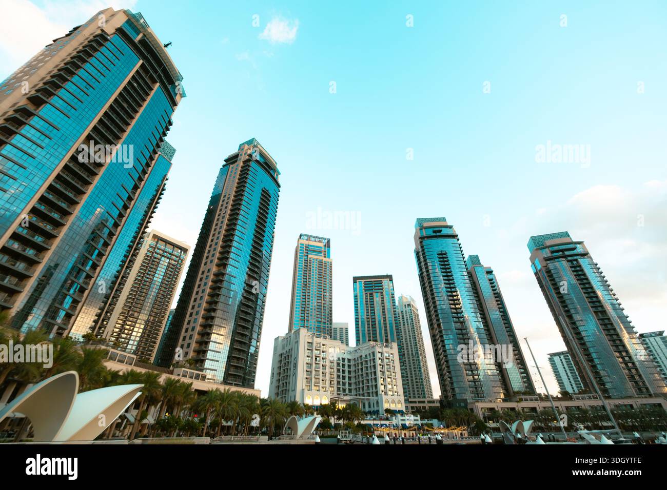 Huge super tall mega buildings in Dubai, tall super structures ...