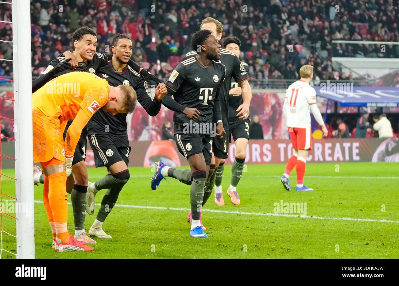 1:5 Goal, celebration, from left: goalkeeper Peter Gulacsi (Leipzig ...