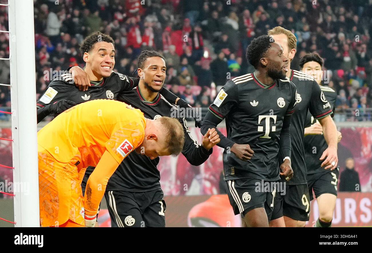 1:5 Goal, celebration, from left: goalkeeper Peter Gulacsi (Leipzig ...