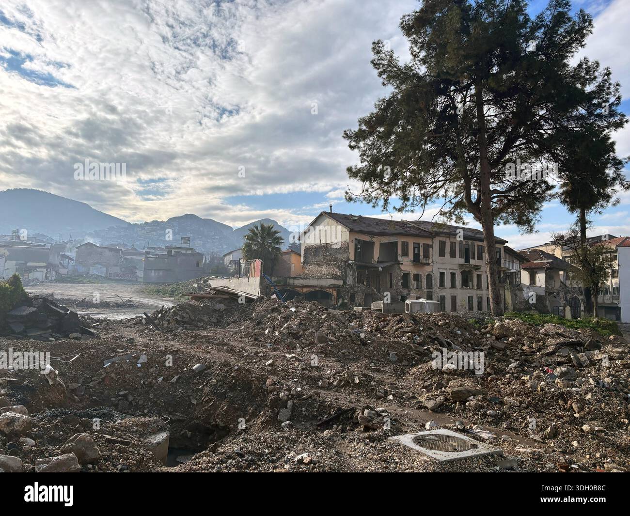 14 January 2026, Turkey, Antakya: View of the old town of Antakya in ...