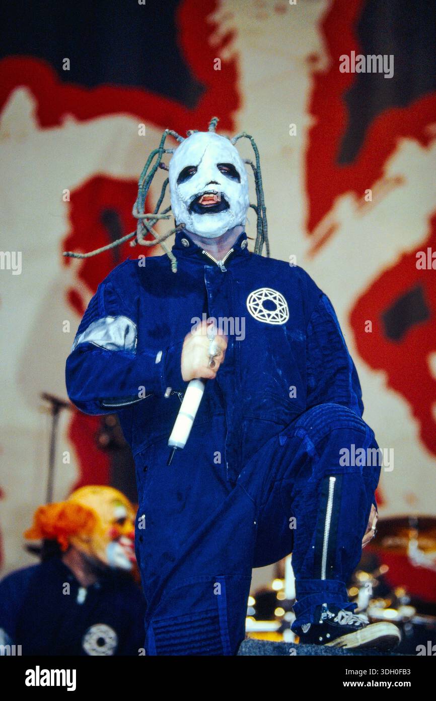 Slipknot performing at the Reading Festival 25th August 2002 Stock ...