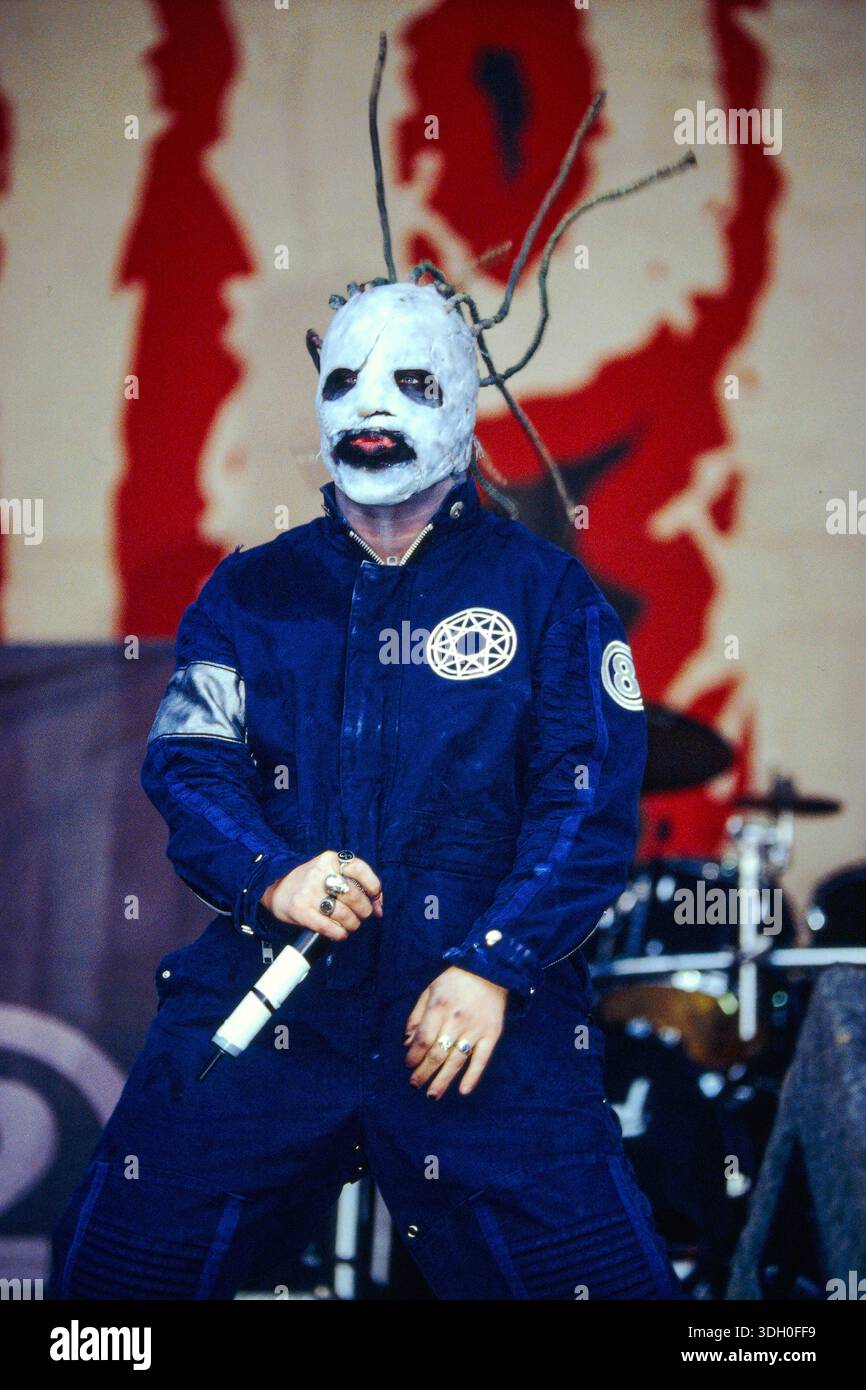 Slipknot performing at the Reading Festival 25th August 2002 Stock ...