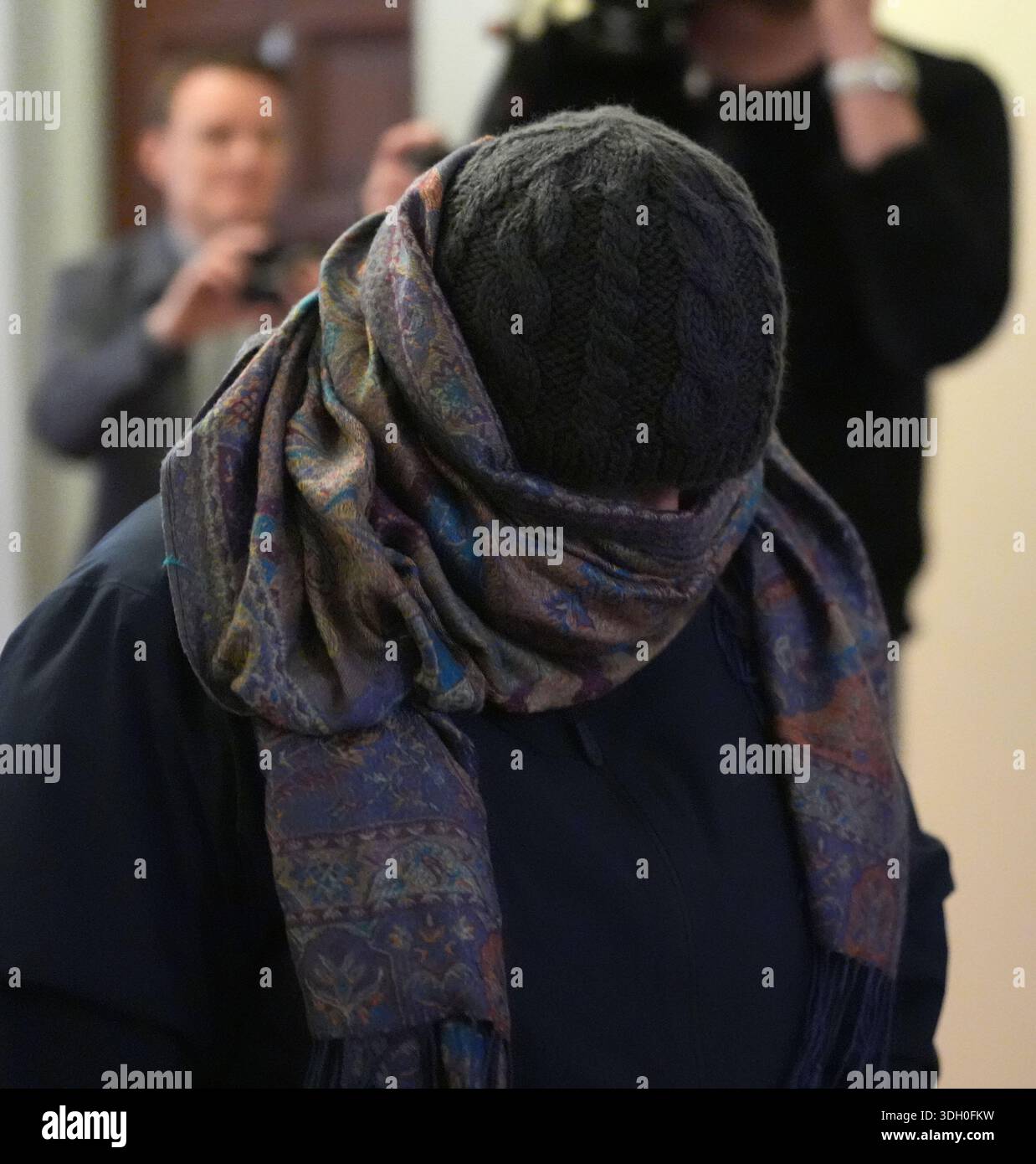 Hamburg, Germany. 19th Jan, 2026. A witness, an employee of a security ...