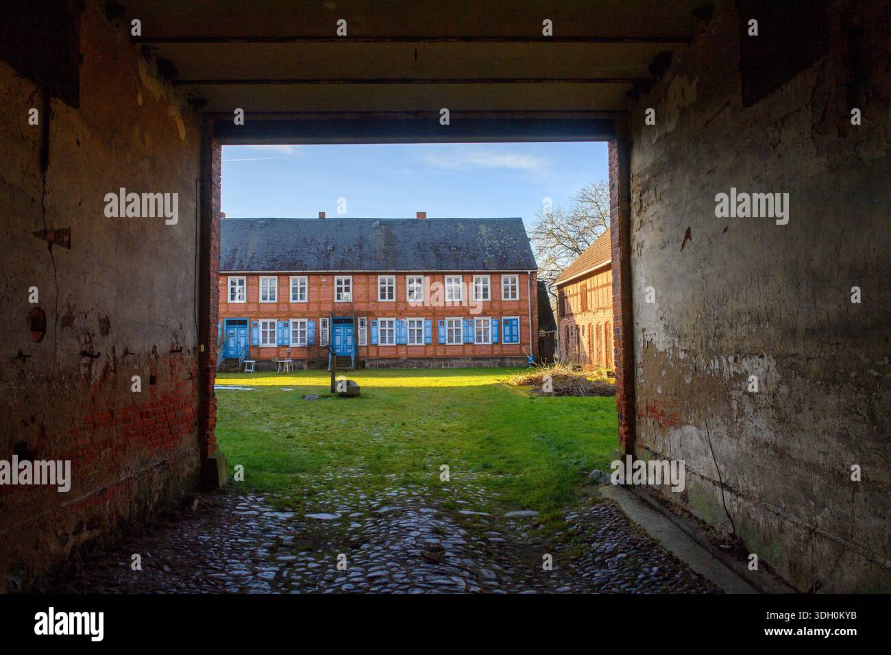 PRODUCTION - 16 January 2026, Saxony-Anhalt, Neulingen: The main ...