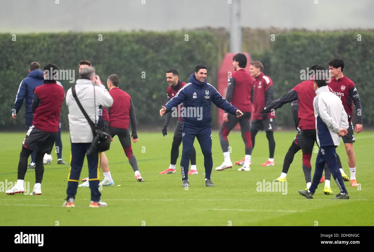 Arsenal manager Mikel Arteta (centre) reacts during a training session ...