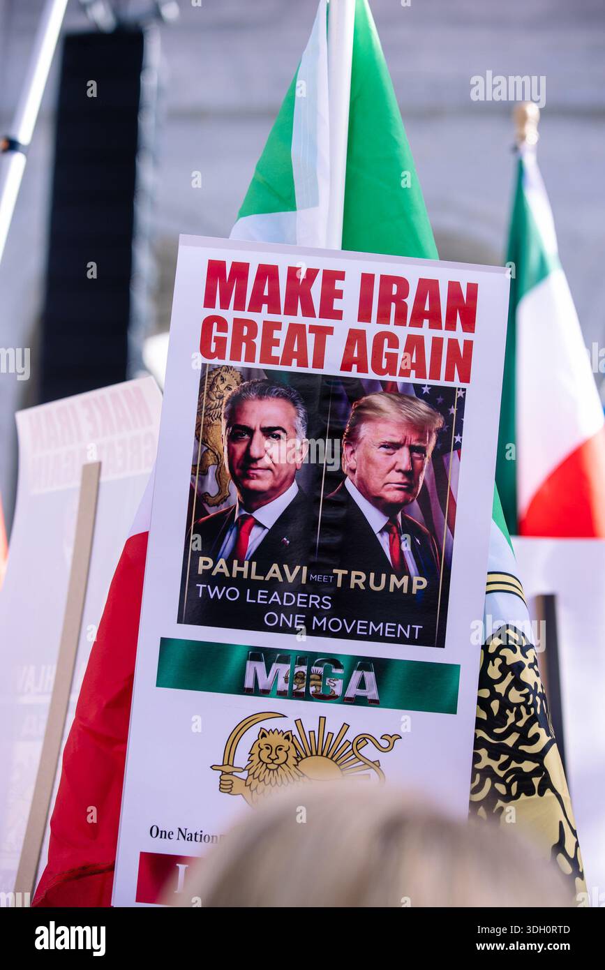 Los Angeles, United States. 18th Jan, 2026. A placard saying “Make Iran ...