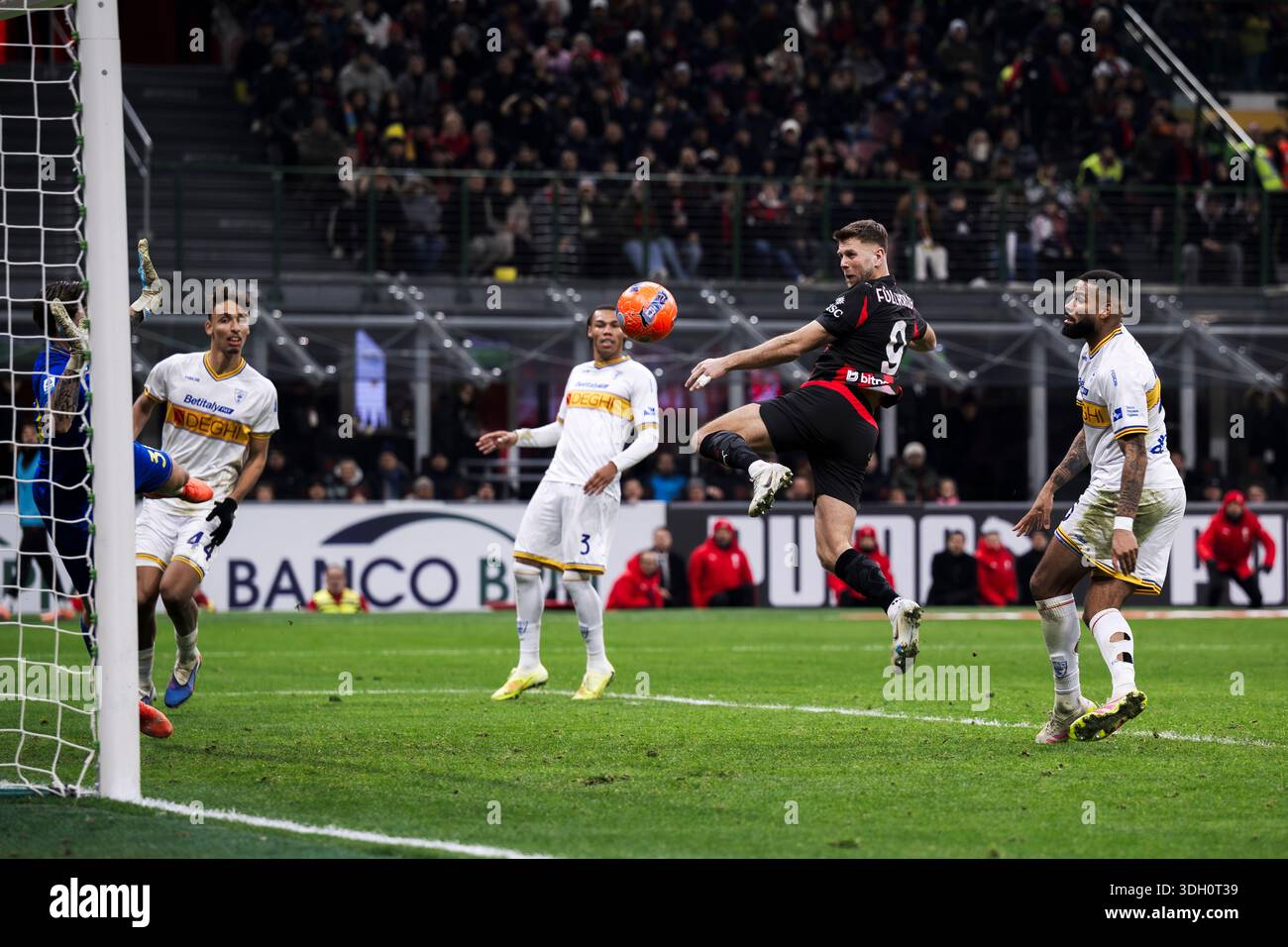 Niclas Fullkrug of AC Milan scores a goal from a header during the ...