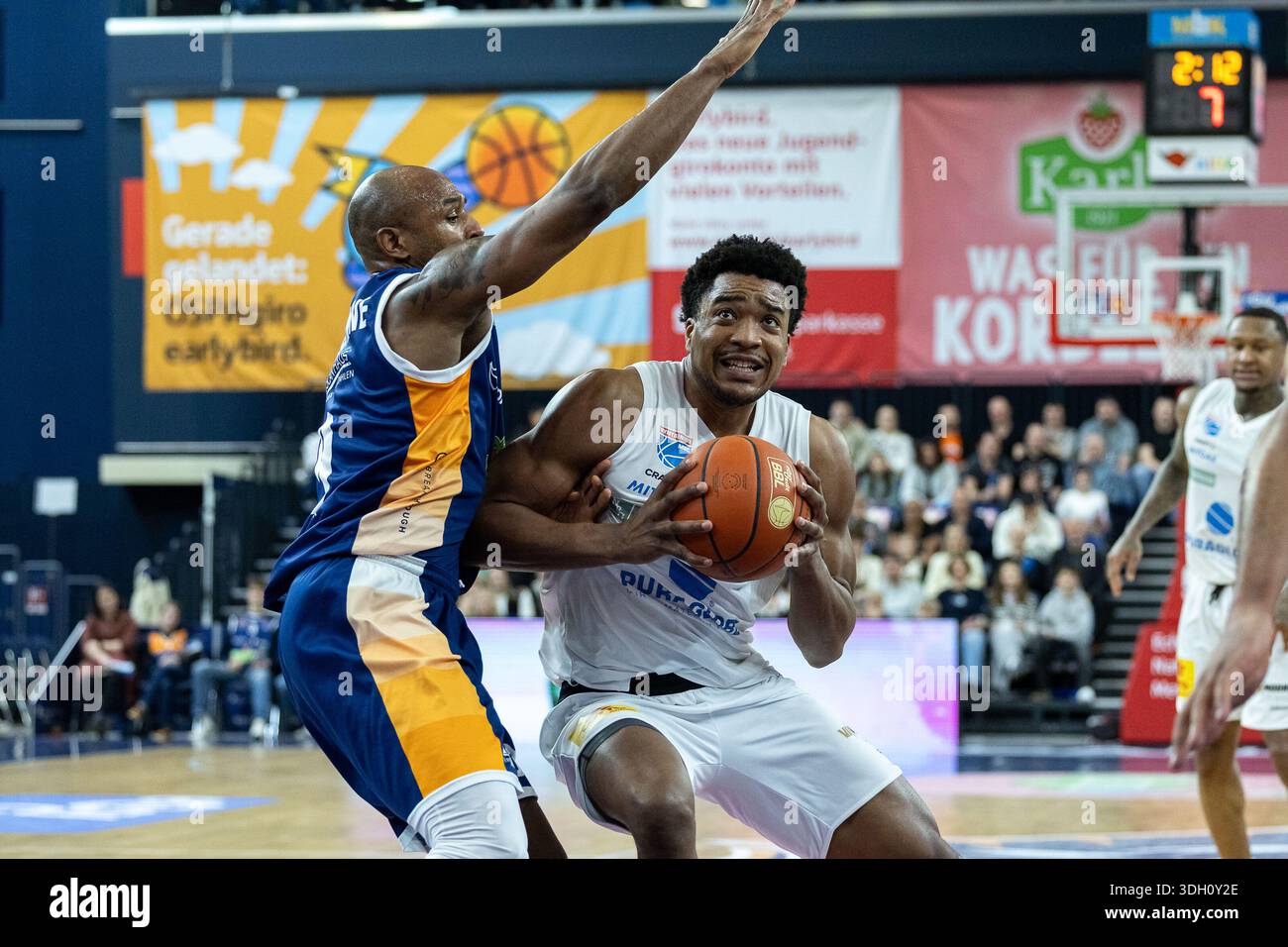 Marcus Foster (SYNTAINICS MBC, #05), DeAndre Lansdowne (ROSTOCK ...