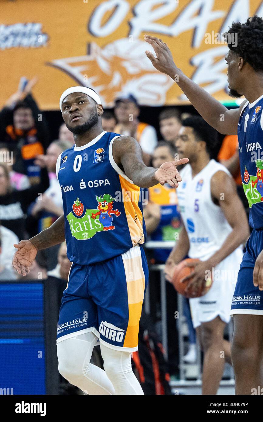 TJ Crockett Jr. (ROSTOCK SEAWOLVES, #00) with Kassim Nicholson (ROSTOCK ...