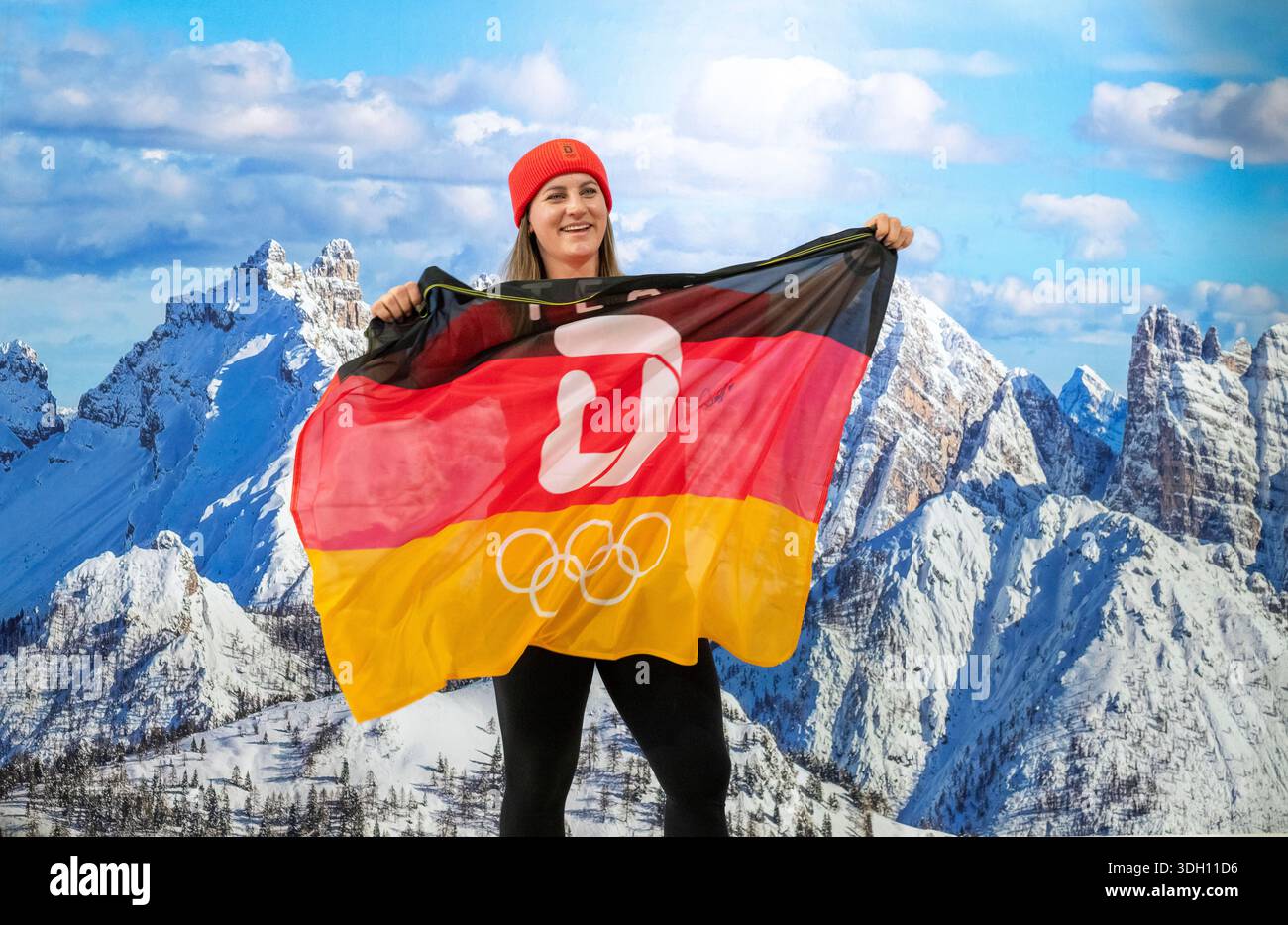Munich, Germany. 19th Jan, 2026. Snowboarder Ramona Hofmeister stands ...