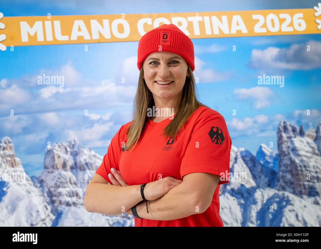 Munich, Germany. 19th Jan, 2026. Snowboarder Ramona Hofmeister stands ...