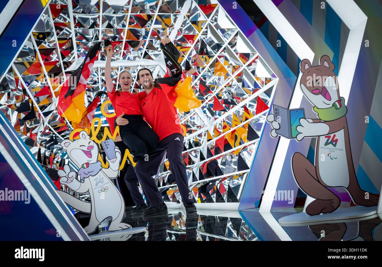 Munich, Germany. 19th Jan, 2026. Figure skaters Minerva Fabienne Hase ...