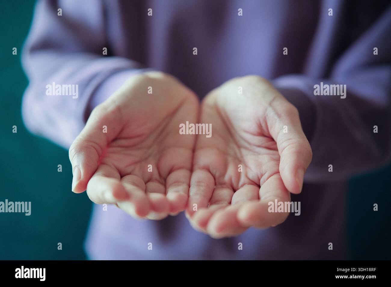 International womens day give hi-res stock photography and images - Alamy
