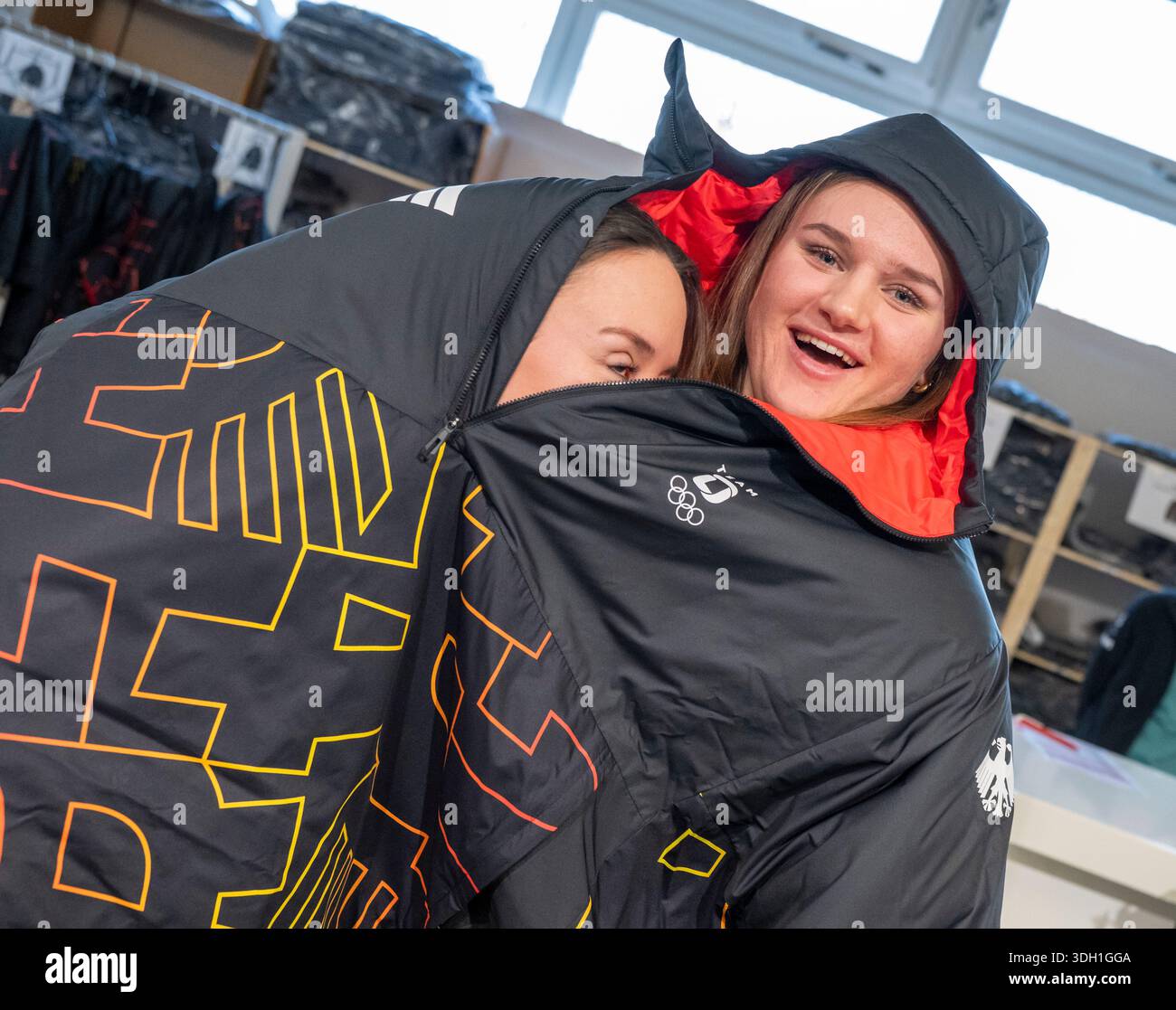 Munich, Germany. 19th Jan, 2026. Kira Weidle-Winkelmann (l) and Emma ...