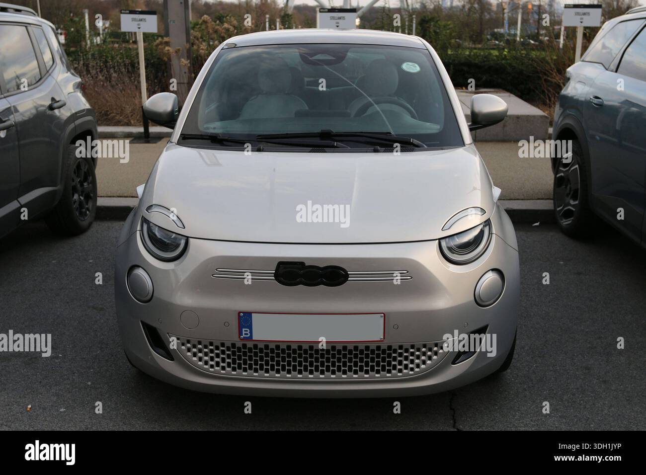 Fiat 500 elektro Baujahr 2026, Baureihe F1A steht auf Stellantis ...