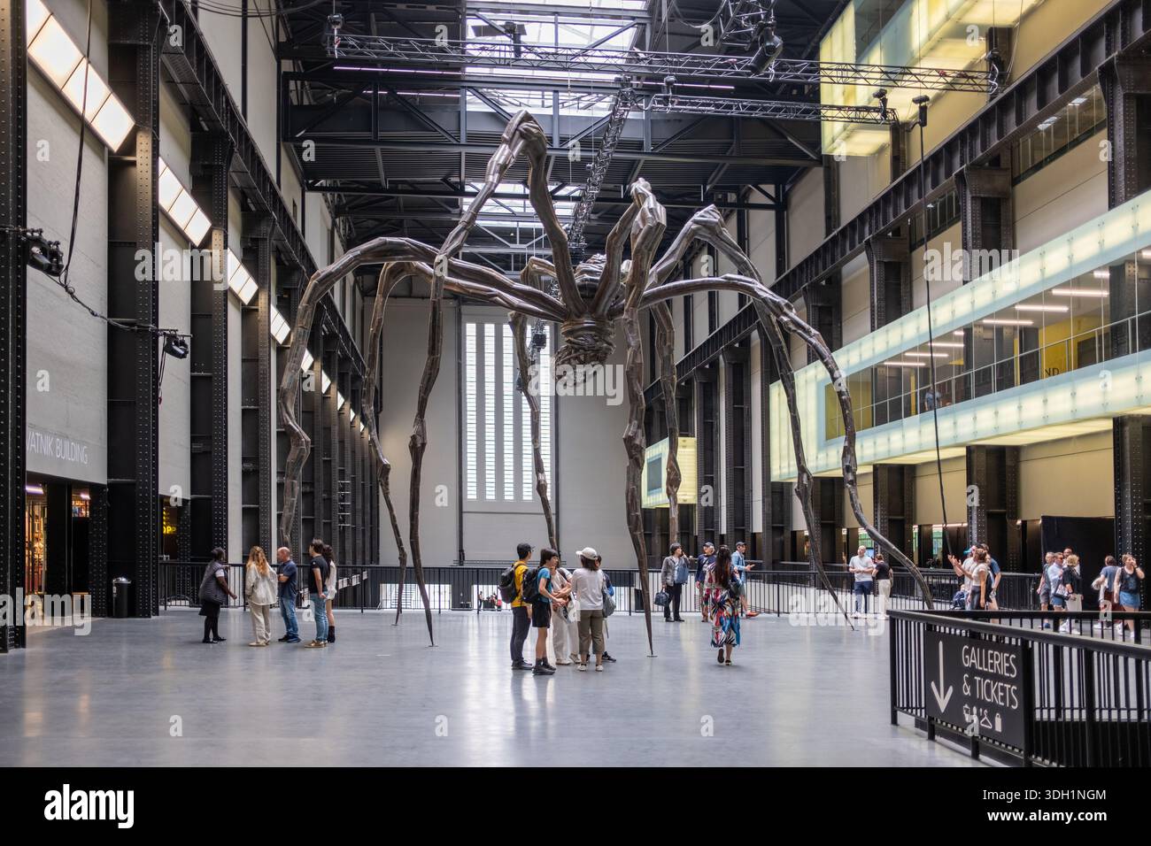 Maman Spider by Louise Bourgeois at the Tate Modern Art Museum in ...