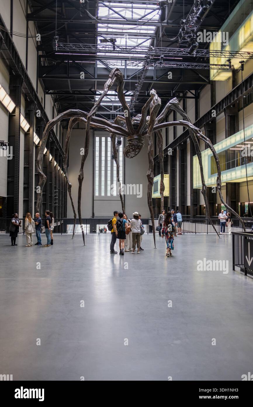 Maman Spider by Louise Bourgeois at the Tate Modern Art Museum in ...
