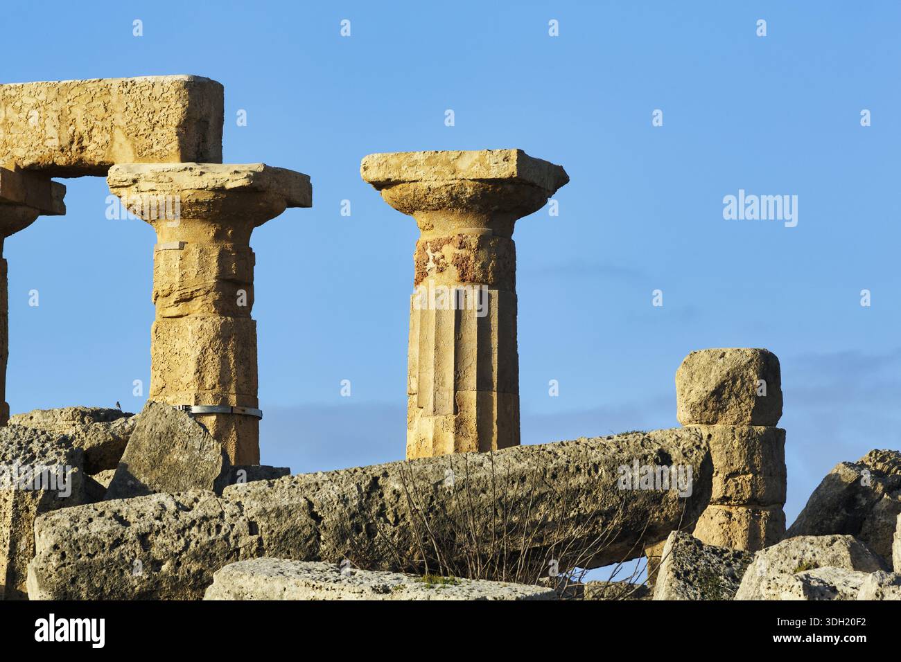 Ruin, Doric temple, columns, destruction, ancient Greek city Selinunte ...