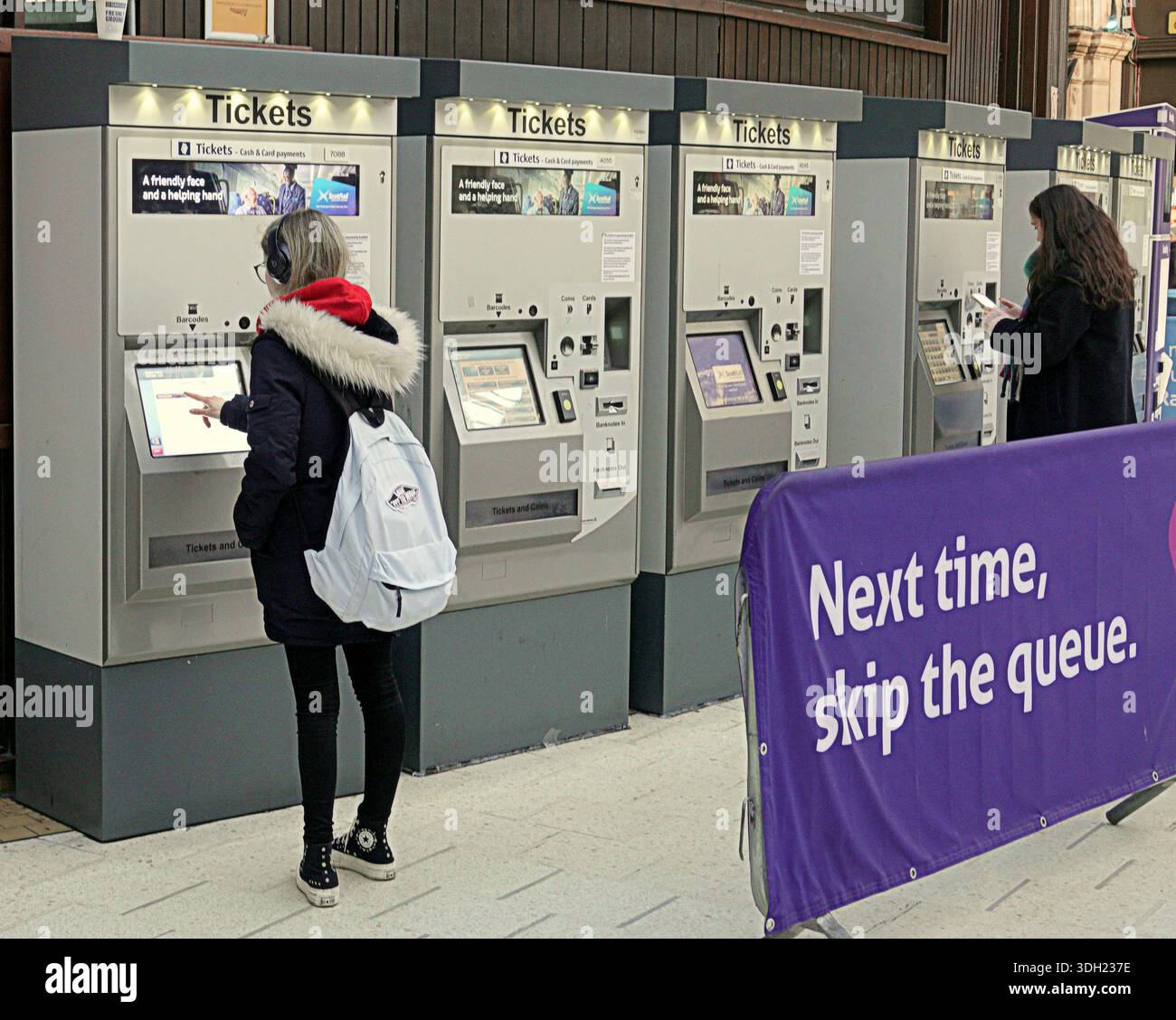 Glasgow, Scotland, UK. 19th January, 2026. UK Weather: Central railway ...
