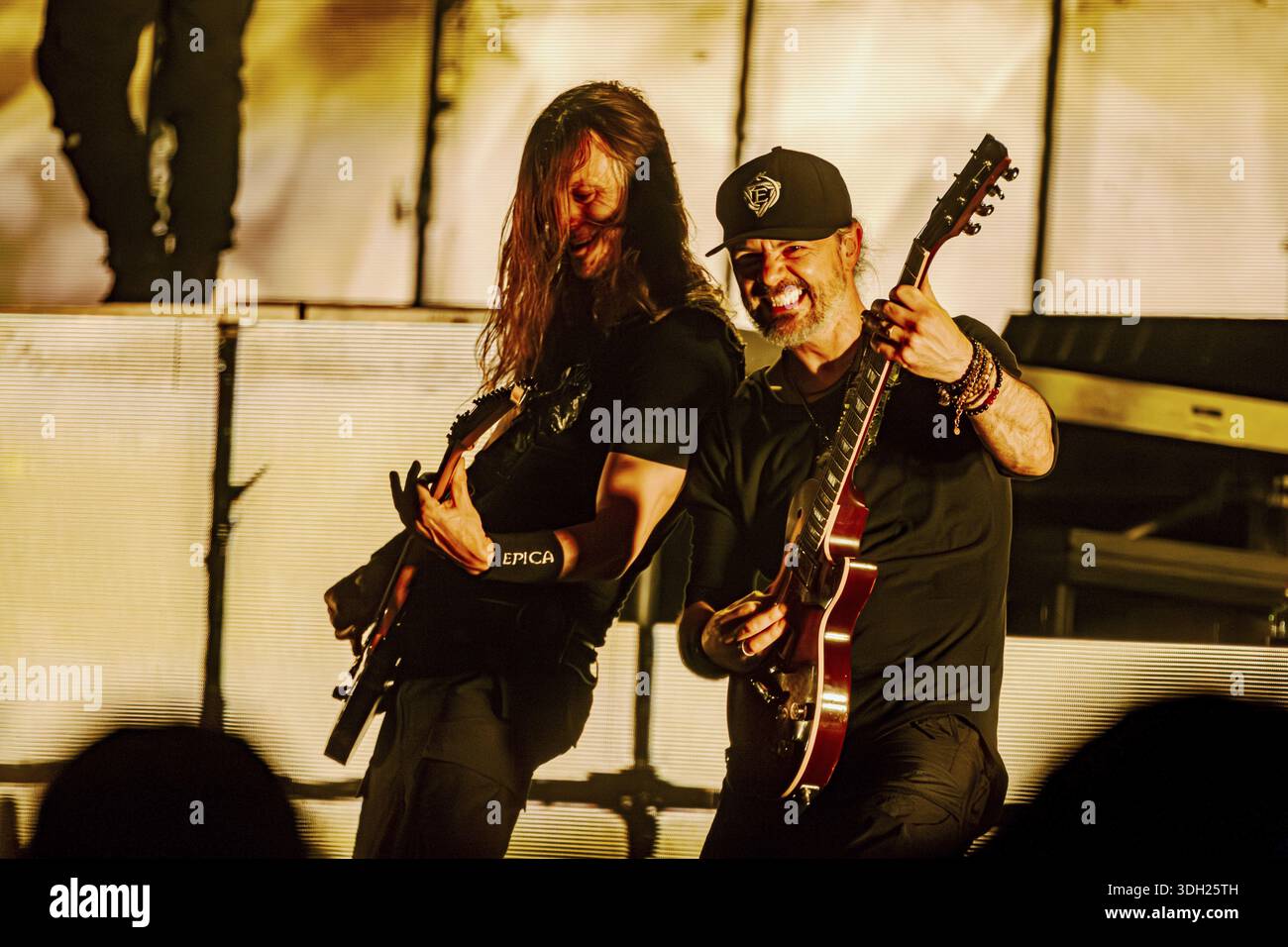 Guitarists Mark Jansen and Isaac Delahaye from Epica, live on Arcane ...