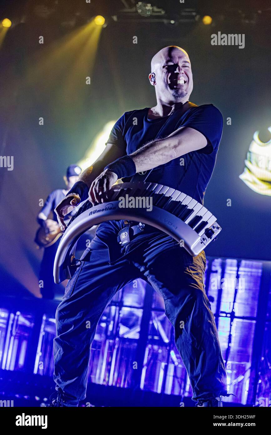 Coen Janssen, keyboardist from Epica, live on Arcane Dimensions Tour ...