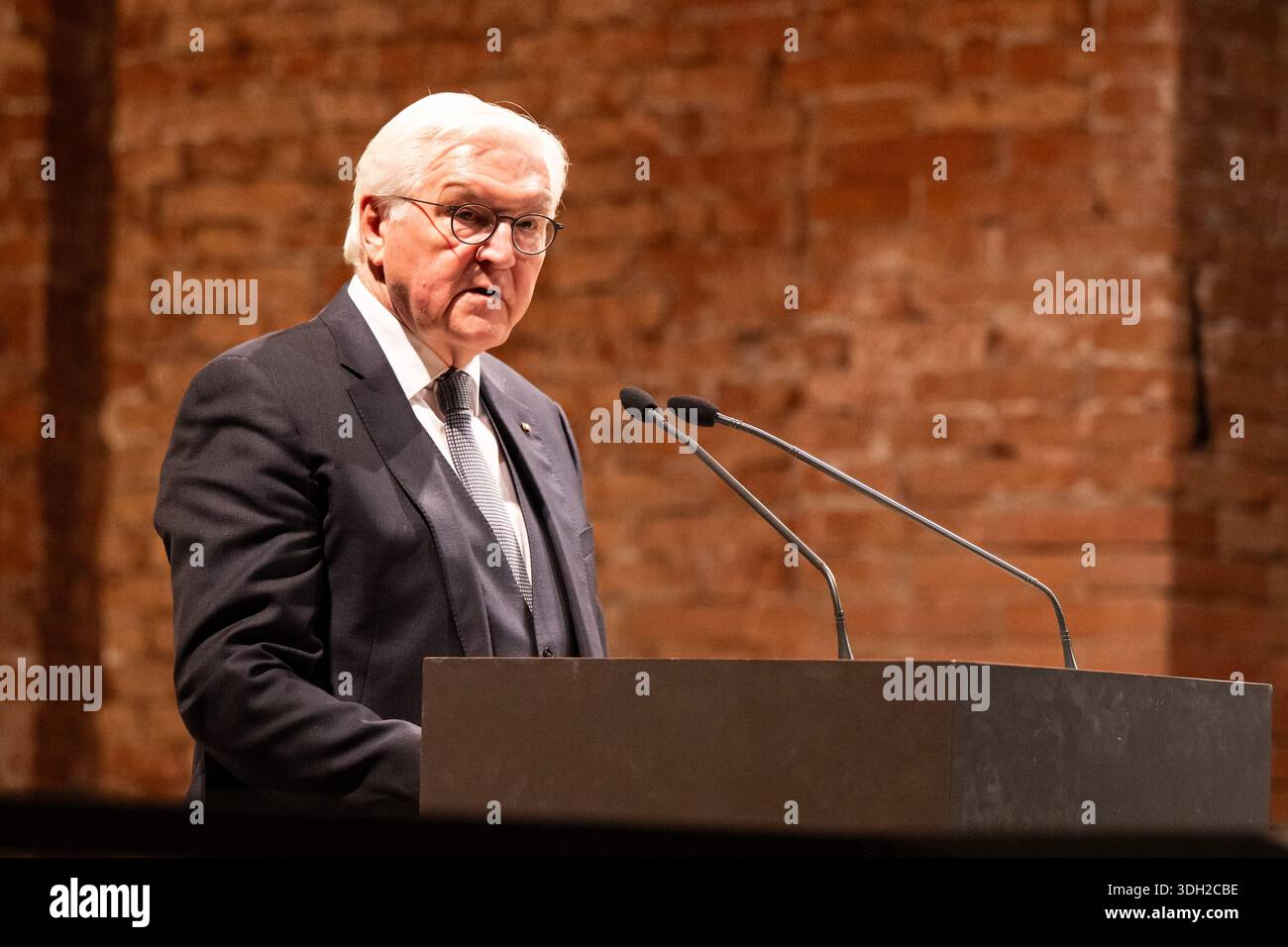 Munich, Germany. 19th Jan, 2026. Federal President Frank-Walter ...