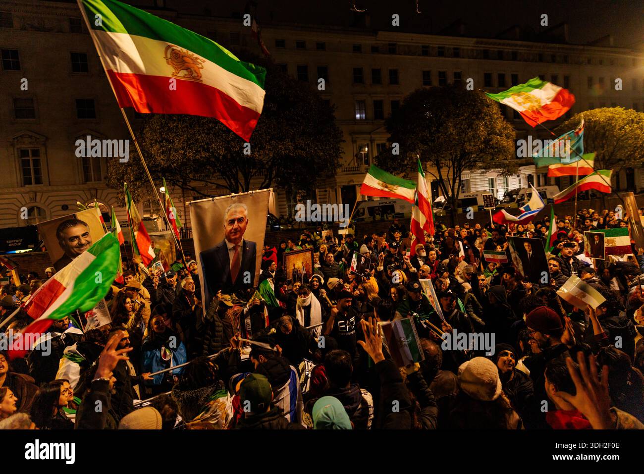 Iranian Embassy, London, UK. 18th January 2026. Thousands of Iranians ...