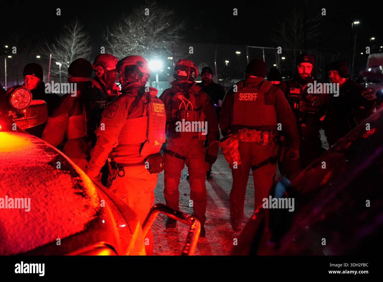 Hennepin County Sheriff's officers stand off against protesters outside ...