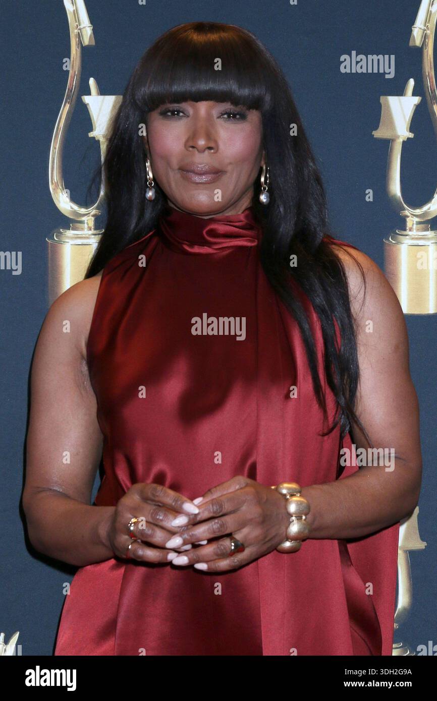 Angela Bassett, Laurence Fishburne at arrivals for The Society of Voice ...