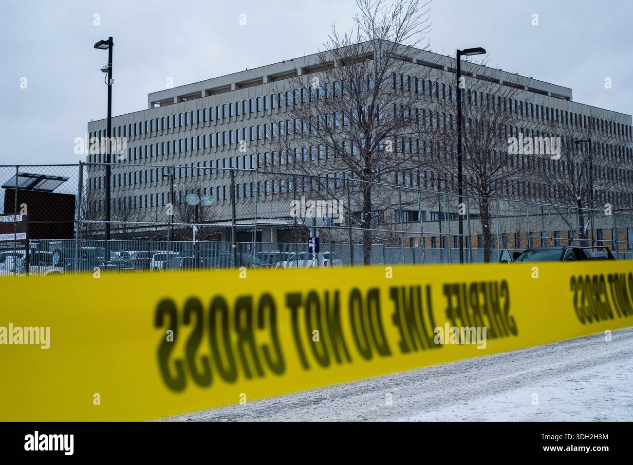 Fort Snelling, Minnesota, USA. 18th Jan, 2026. Local sheriff's ...