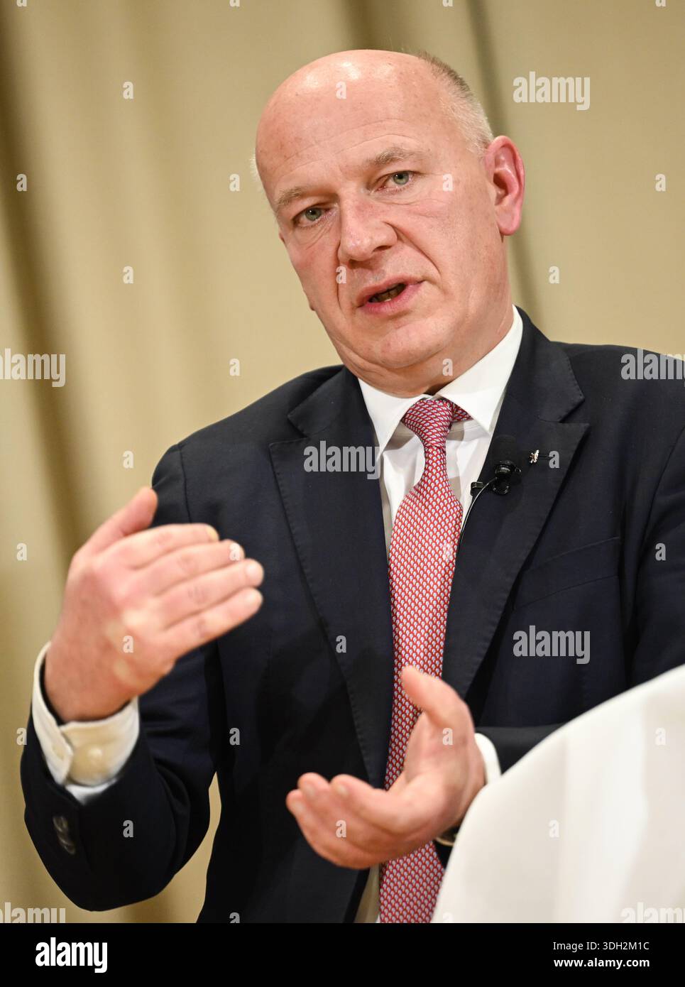 Berlin, Germany. 19th Jan, 2026. Berlin's Governing Mayor Kai Wegner ...