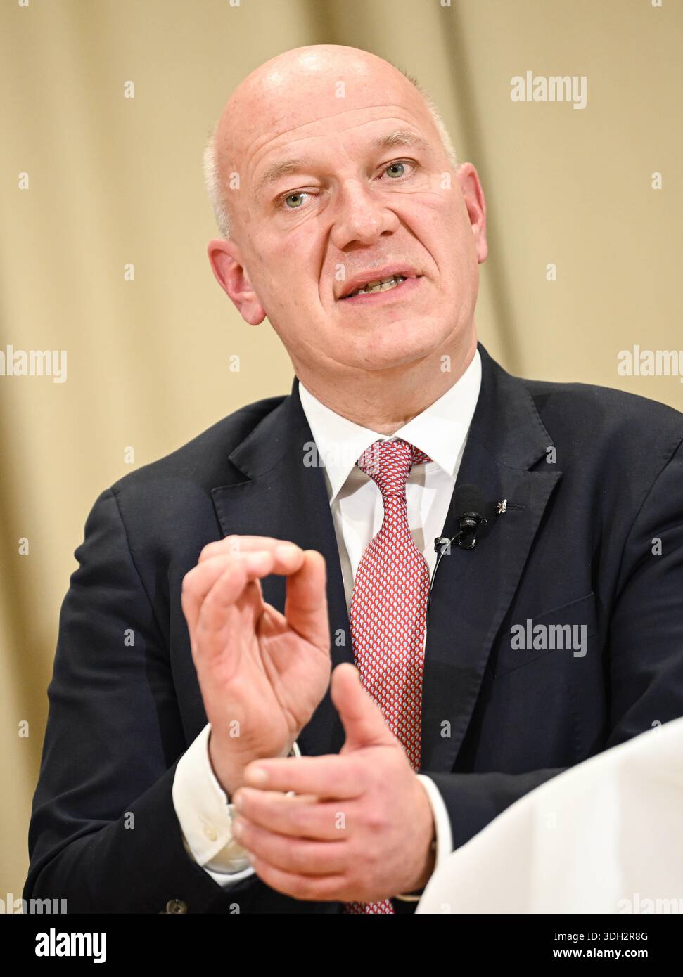 Berlin, Germany. 19th Jan, 2026. Berlin's Governing Mayor Kai Wegner ...