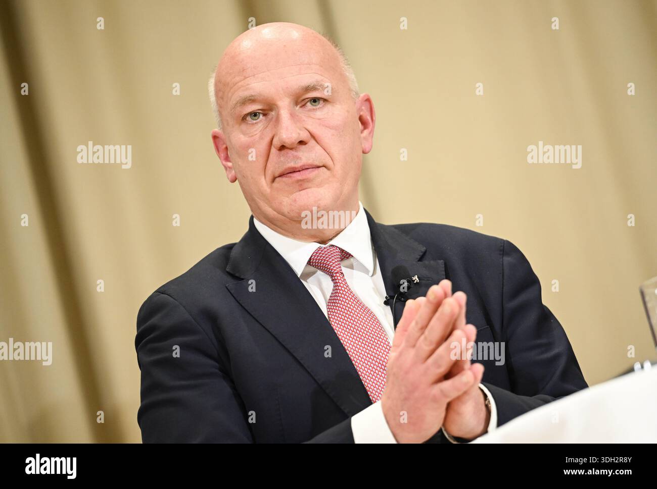 Berlin, Germany. 19th Jan, 2026. Berlin's Governing Mayor Kai Wegner ...
