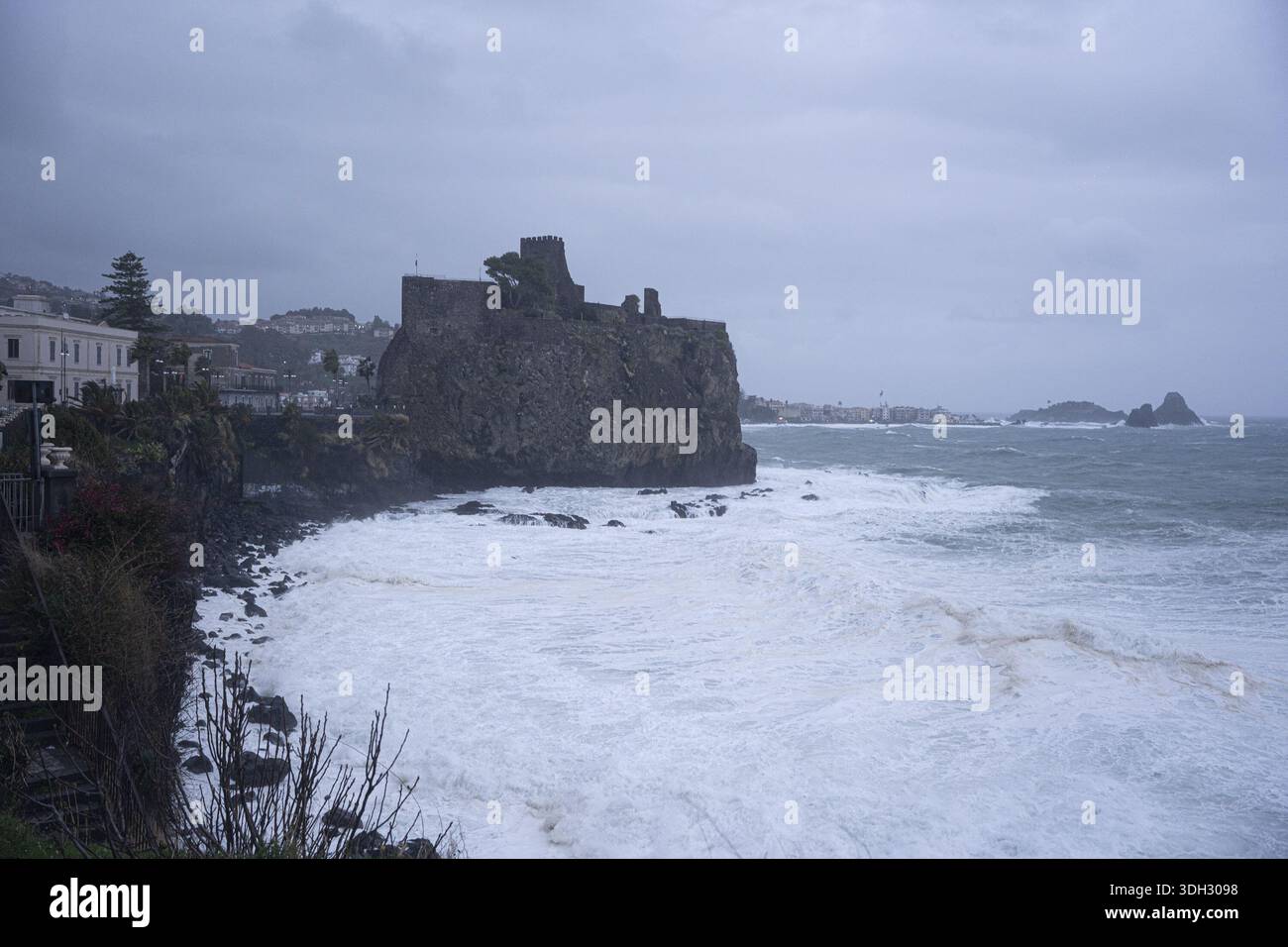 Catania, anticipation for the Harry cyclone on the Catania waterfront ...