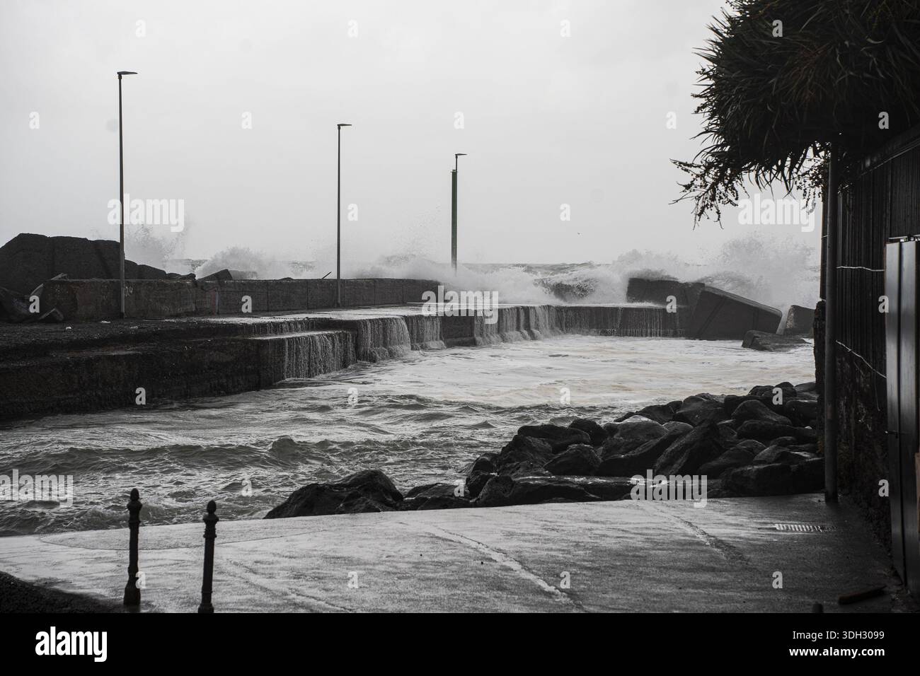 Catania, anticipation for the Harry cyclone on the Catania waterfront ...
