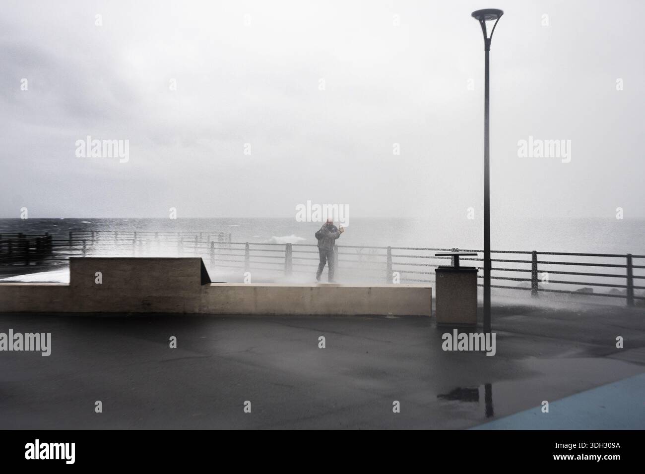 Catania, anticipation for the Harry cyclone on the Catania waterfront ...