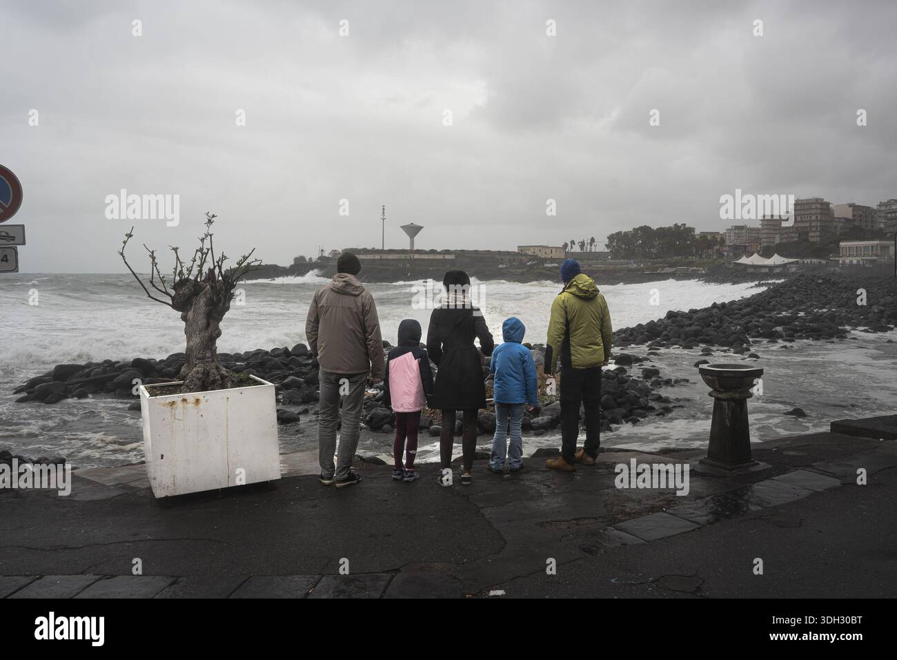 Catania, anticipation for the Harry cyclone on the Catania waterfront ...
