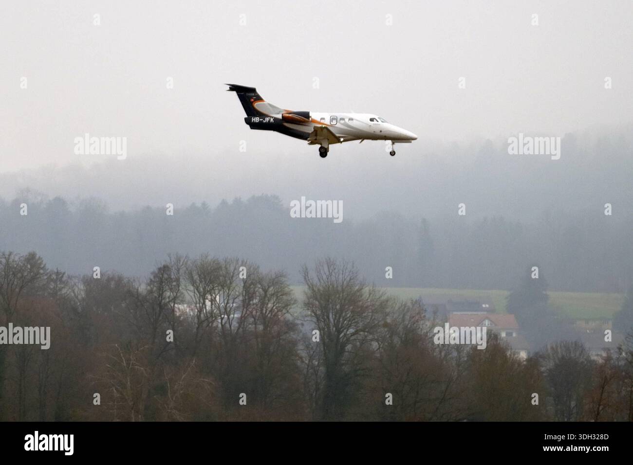 HB-JFK - Embraer Phenom Copyright: xSergioxBrunettix Stock Photo - Alamy