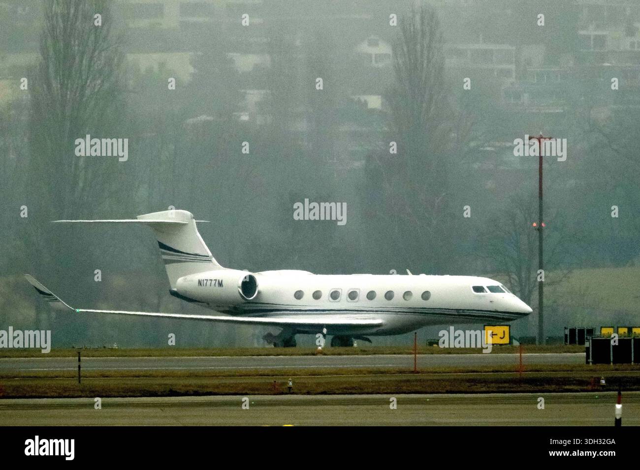 N1777M - Gulfstream G650ER - Jet Aviation Flight Services Copyright ...