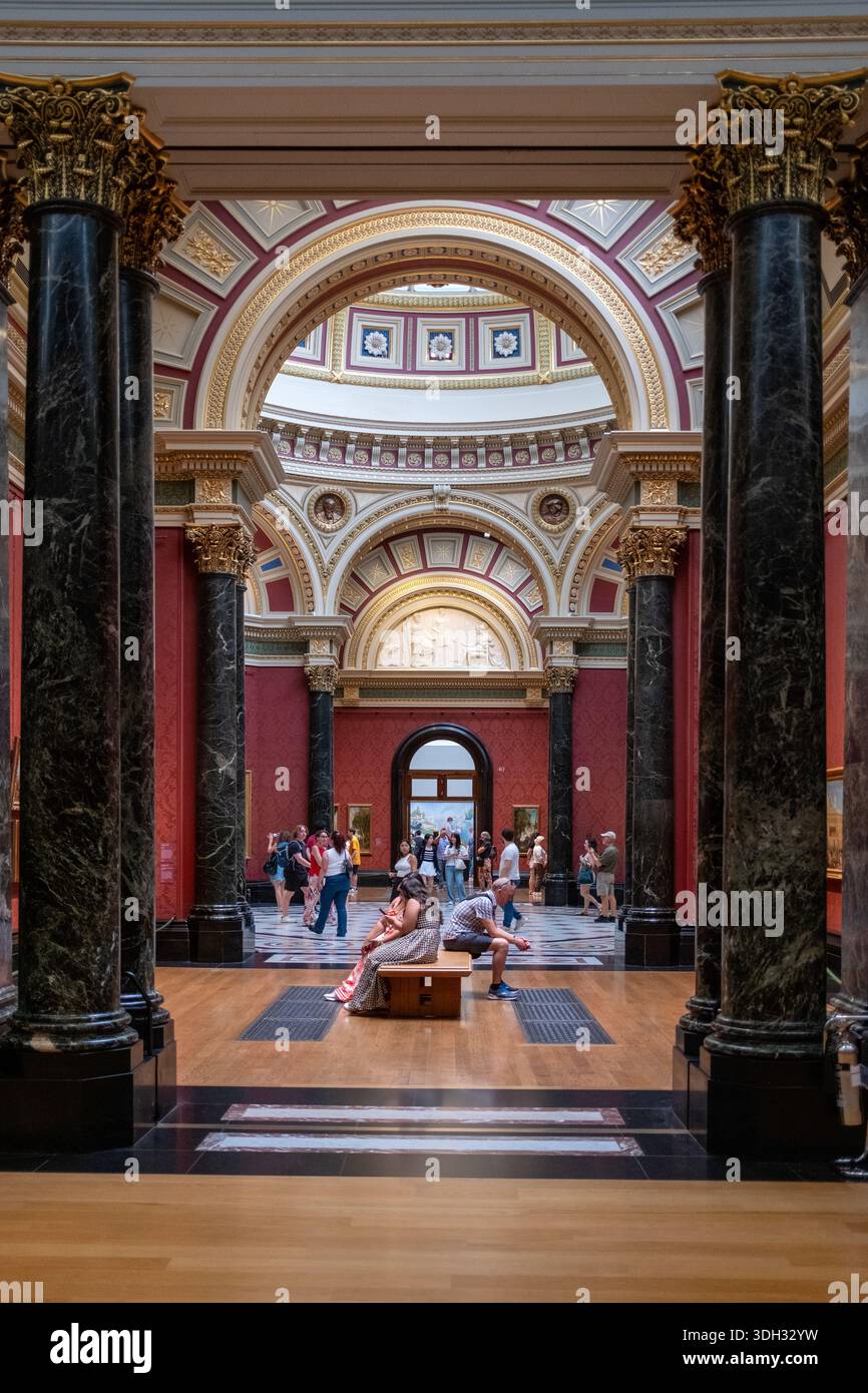 The national gallery london interior hi-res stock photography and ...